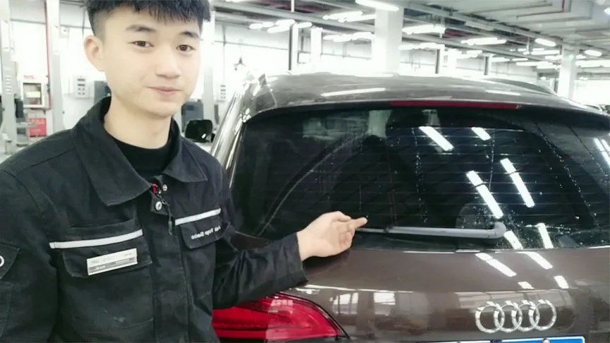 汽车后雨刮片如何更换,雨刮喷水角度又该怎么来调整?建议收藏