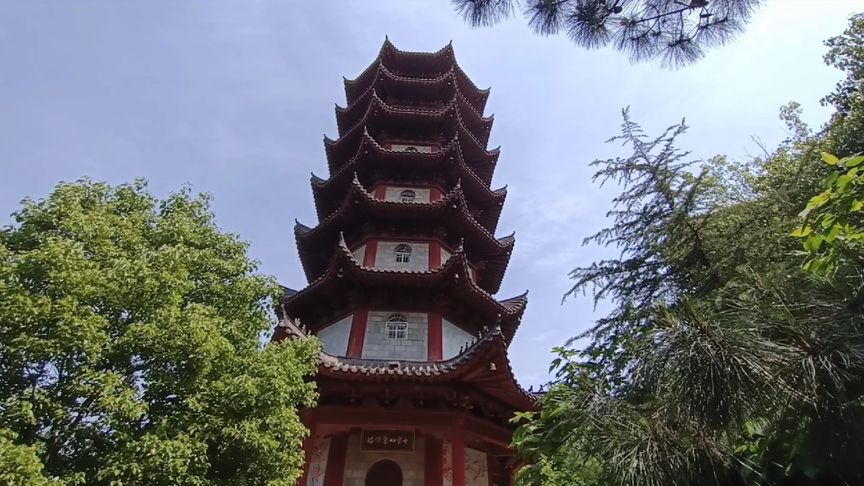 今天是四月初四文殊菩萨生日,我来东禅古寺拜佛游览周边的景致。