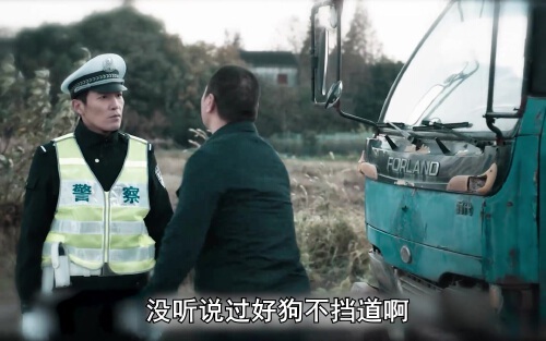 交警正常执法,却被渣土车司机找人围殴,胆子太大了!