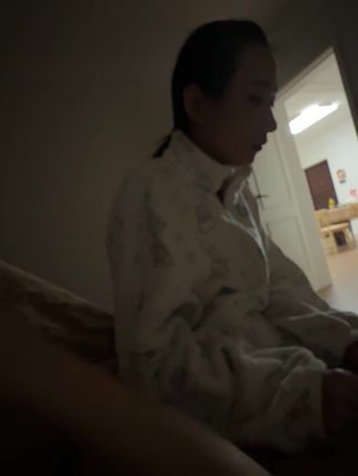 ...一晚上,第二天根本碰不到她.无法选中 ps:广角拍摄畸变,头拍的有点长