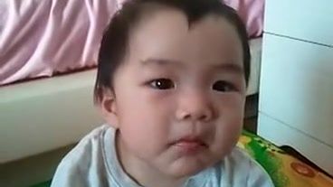 妈妈对着小宝宝学羊叫,接下来宝宝的反应太可爱了