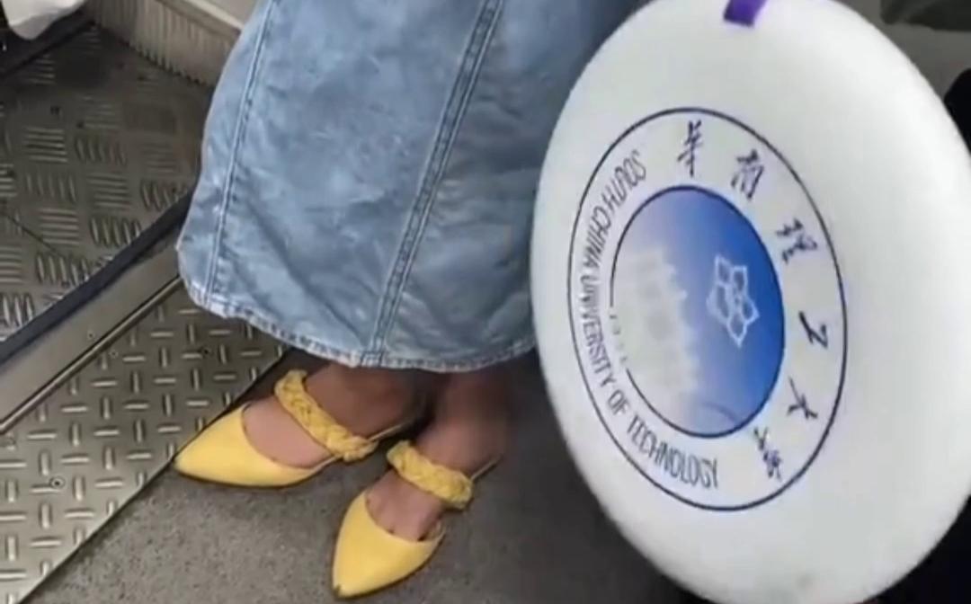 这么大的门禁卡?究竟是啥