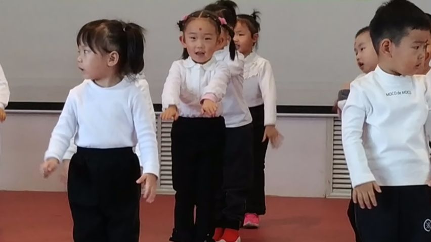 小班生活模仿操