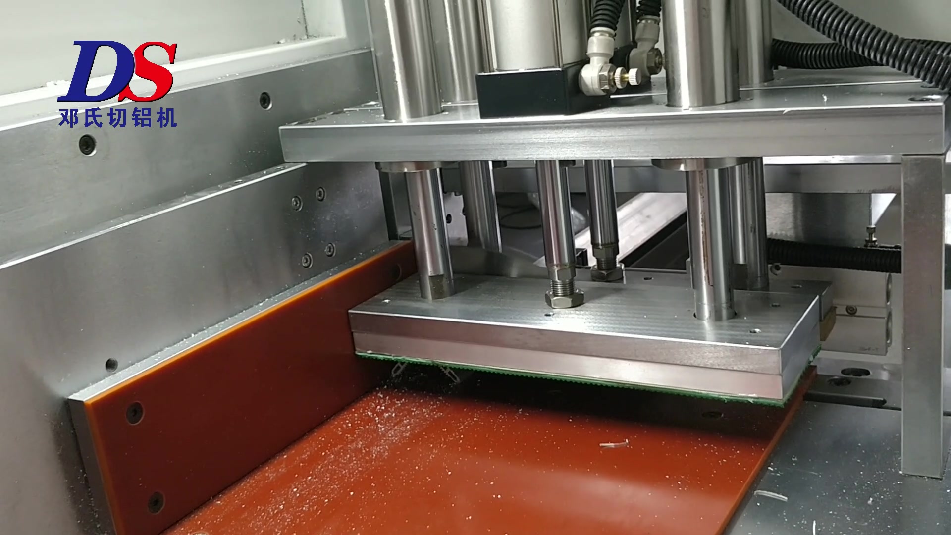 铝型材切割机正确操作使用视频-邓氏切铝机