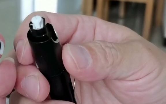 罗氏卓越金采血糖仪这样用 - 抖音