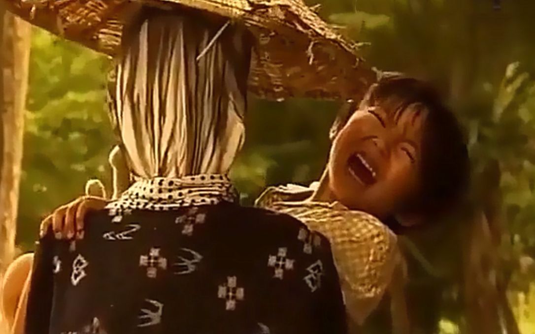 稻草人成精会动,还把6岁男孩抱入深山,相当诡异