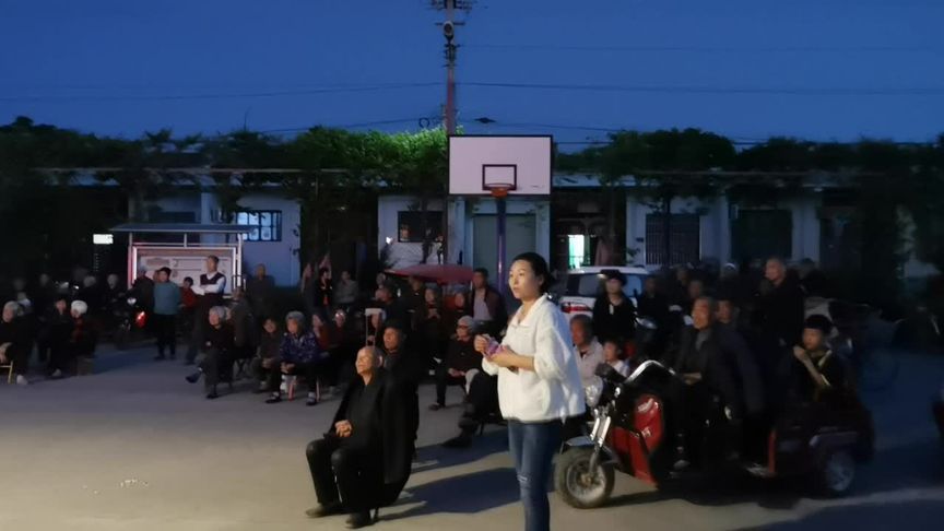文艺演出进乡村,不断满足群众精神文化新需求!
