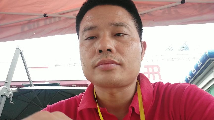 参加无偿献血志愿活动,市民热情无偿献血,一份血一份爱心。