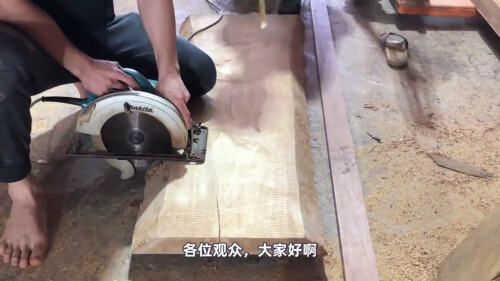 有20年木工经验的老师傅,制作的一款传统木桌,各大商家抢着都要