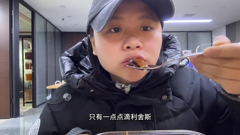 朋友和我以前在学校是一个部门的,能走到现在真幸运