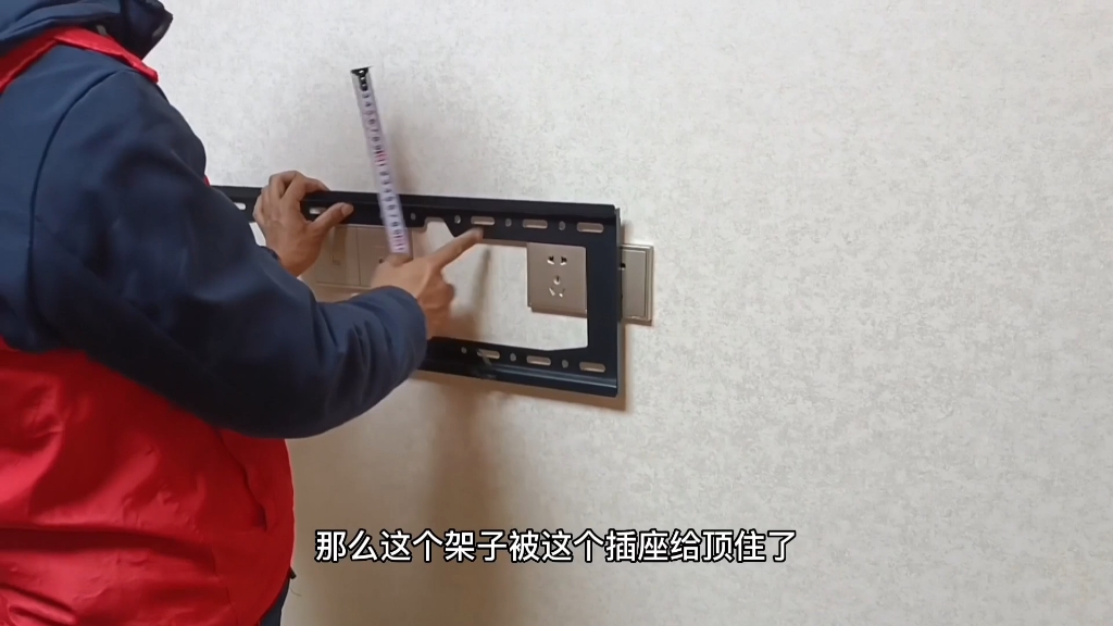 插座在电视背后,该不该安装伸缩架,这样的设计是省事还是省钱?