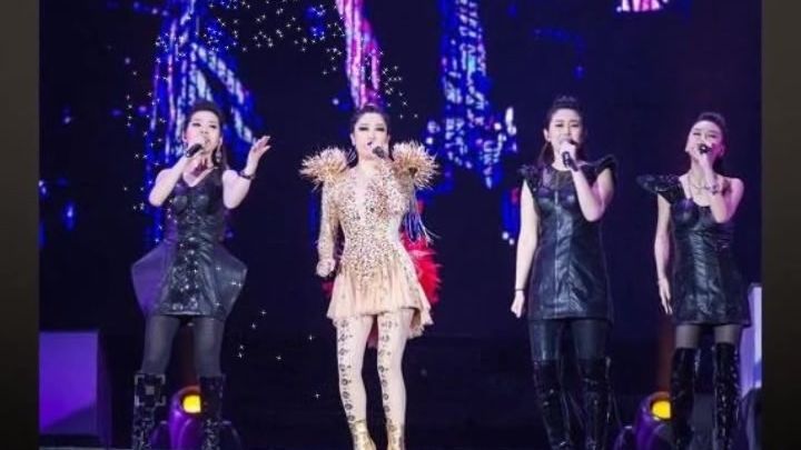 凤凰传奇狼的诱惑最经典的歌曲现场版太嗨了