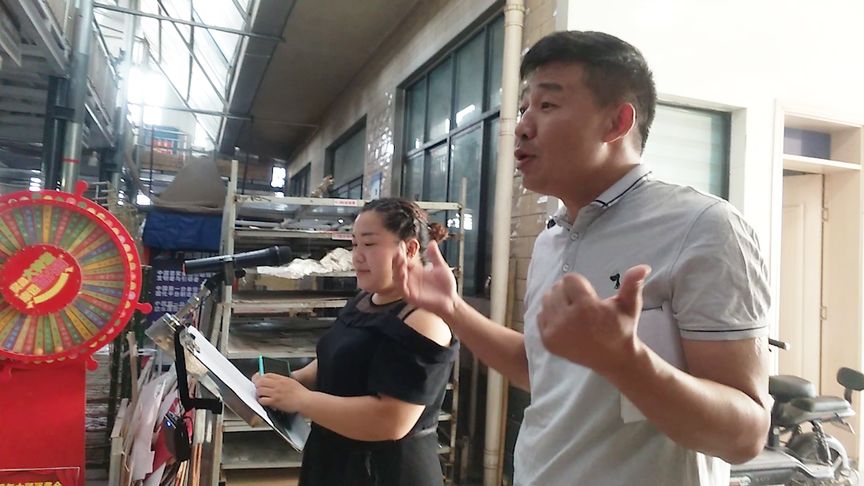 张总开早会,不只是一个流程,更重要的是培养了员工一颗爱国的心