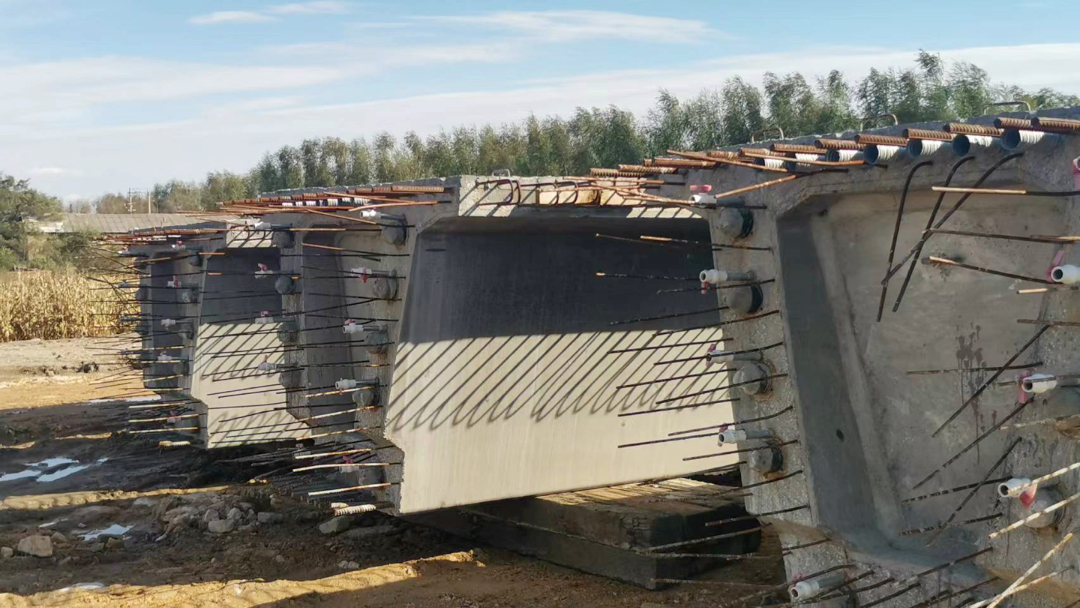 桥梁施工现场钢绞线预应力锚具厂家1cheng715.2 预应力钢绞线,出口...