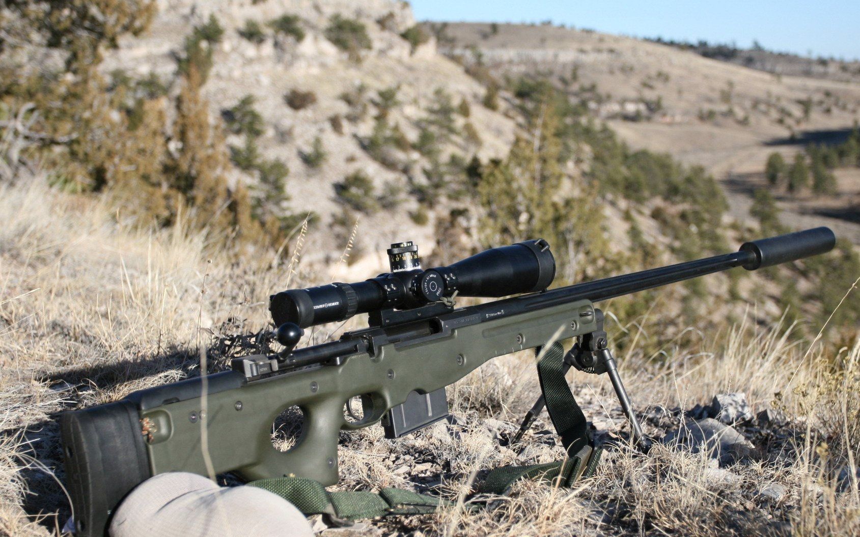 【讲堂346期】曾经创下大量远程狙击记录的尖端狙击步枪,英国AWM...