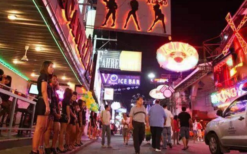直击泰国曼谷最著名的红灯区,一半是夜市,一半是色情表演的夜店