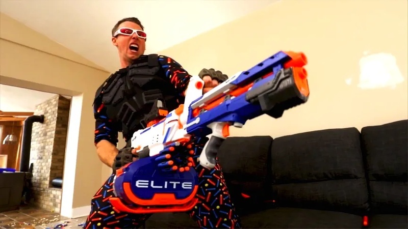 真人fps csgo游戏:持重武器狂扫老王,没子弹了只能用平底锅