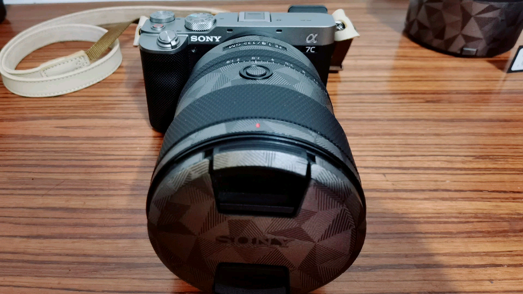索尼A7C开箱及与A7R4、Z7大小简单比较,搭配135GM使用状态