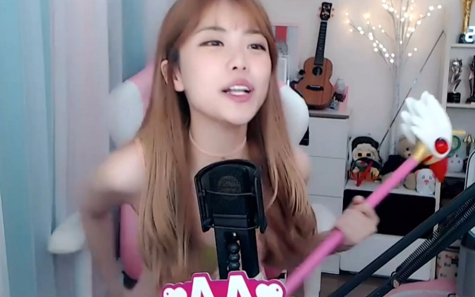 周淑怡在线演示仙女棒正确使用方法