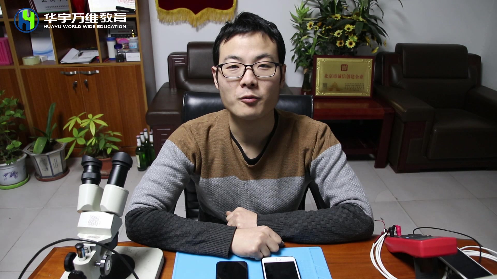 详细讲解iphoneXsmax更换手机屏幕教程-手机维修