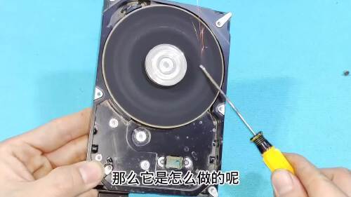 用废旧硬盘DIY高速打磨机,简单实用,教你轻松打造!