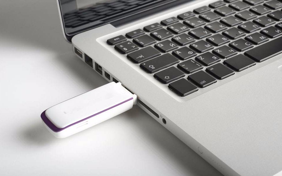 自动复制插入电脑的U盘中的文件,这技能大神都不一定会!