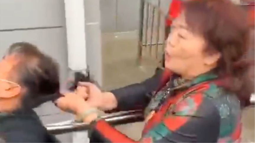 游客挤爆山西壶口瀑布 因乘车抢座撕扯拽头发 景区:无法核实