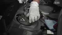 VW_维修技术_迈腾6万公里保养其他项目_更换燃油滤芯