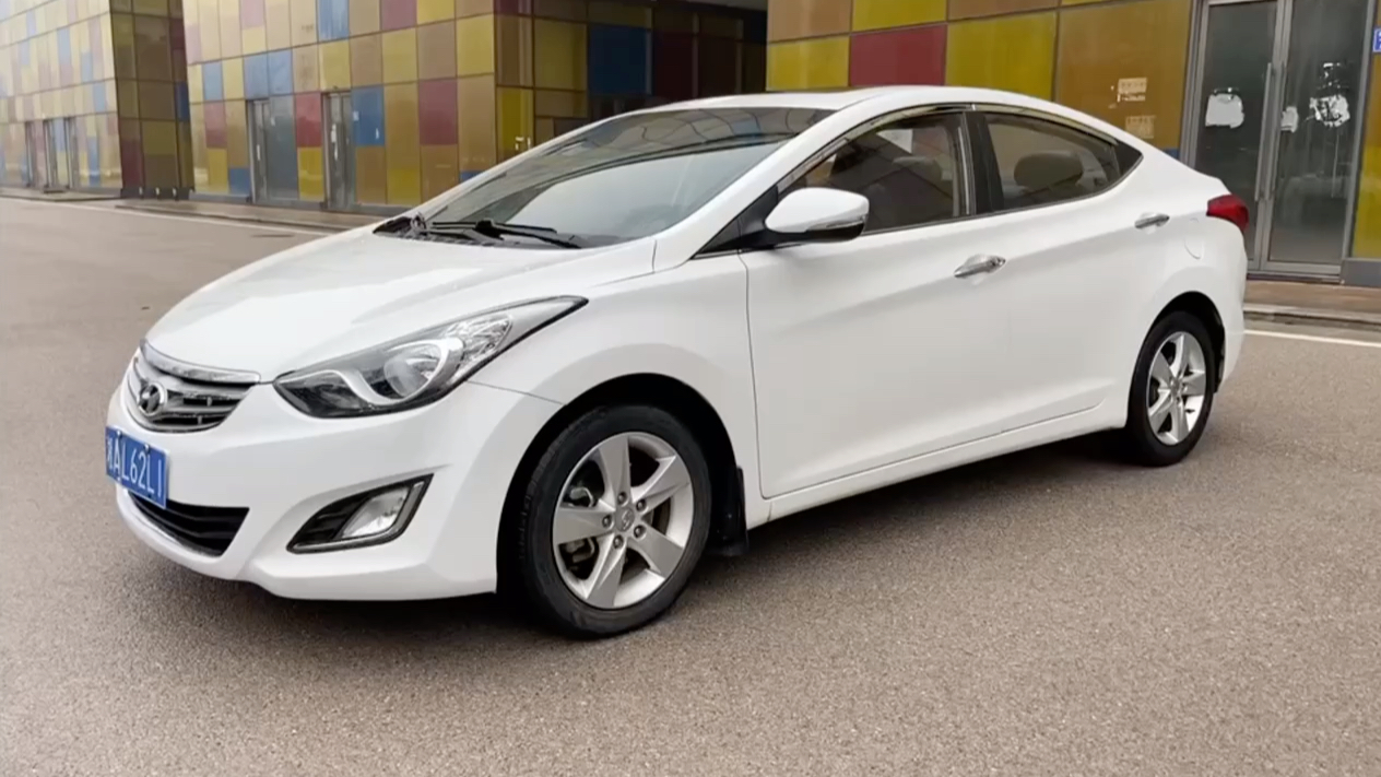 14年5月上牌现代朗动,1.6手动顶配,无钥匙进入-倒车影像雷达-天窗等,...