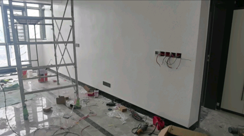 布完线管穿线和铺贴地砖结束之后再穿线的细节施工区别