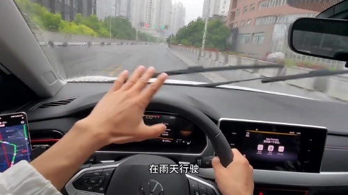 雨刮器的这些按键你都会使用吗?新手朋友学会关键时刻能保命