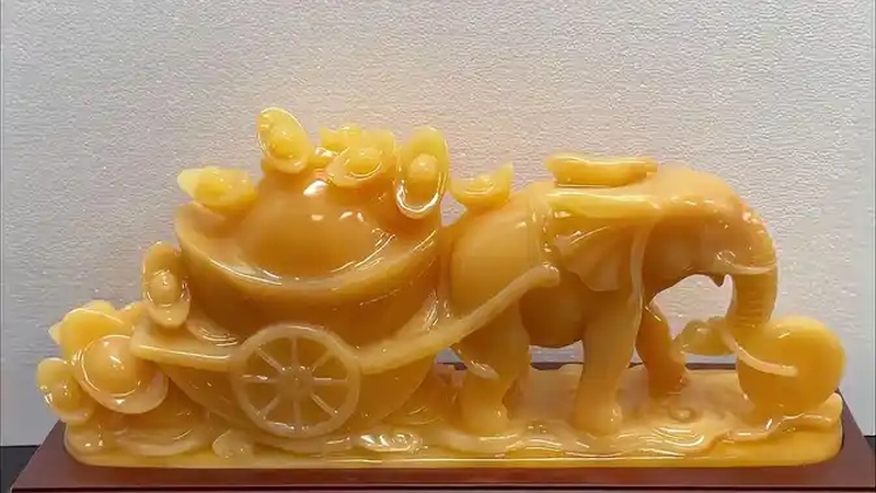 大象作为吉祥装饰品,在不同场景下发挥的作用各异