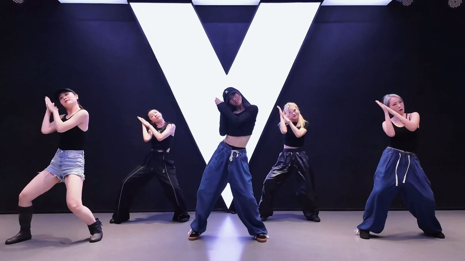 【MADE IN V】给晚安大小姐这首歌,一点震撼!粒子编舞《晚安大小姐》