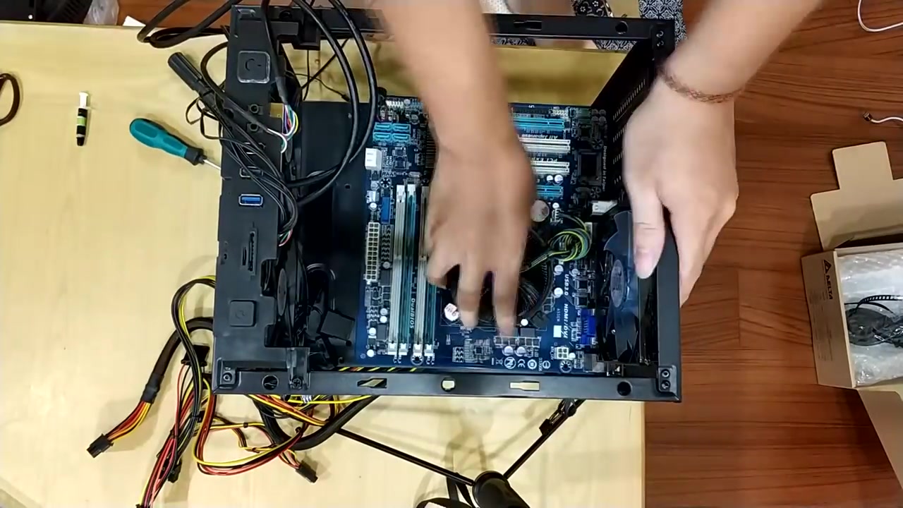 用一万元内的预算组一台流畅跑AutoCAD 2D图的电脑