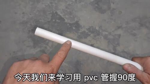 很多电工不会用pvc管握U型90度弯,老电工长见识了
