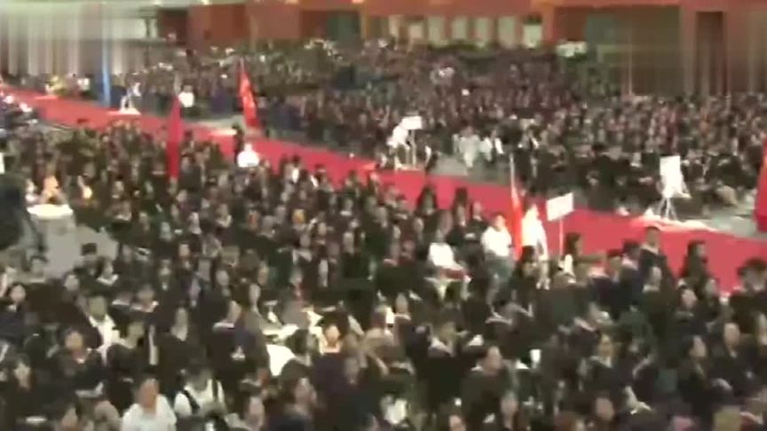中国传媒大学毕业典礼学生合唱,专业级别,一种不一样的感动!