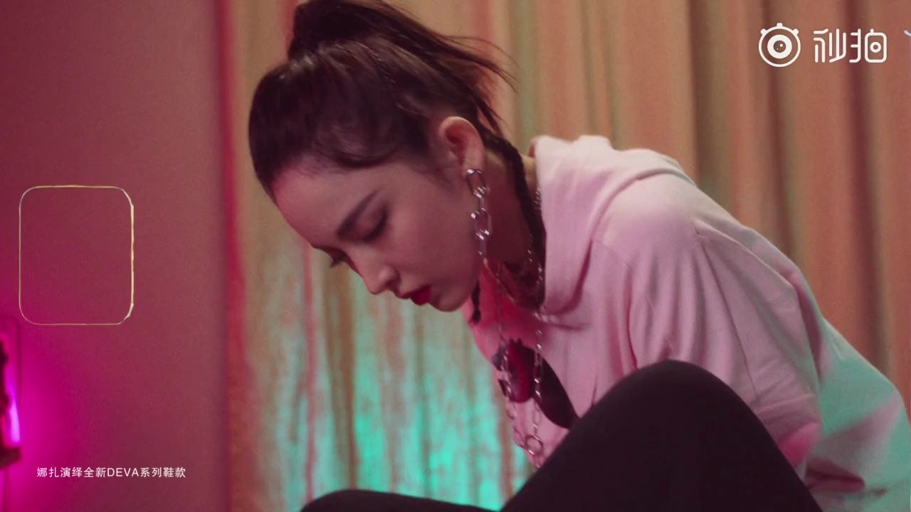 演员古力娜扎德国品牌彪马广告