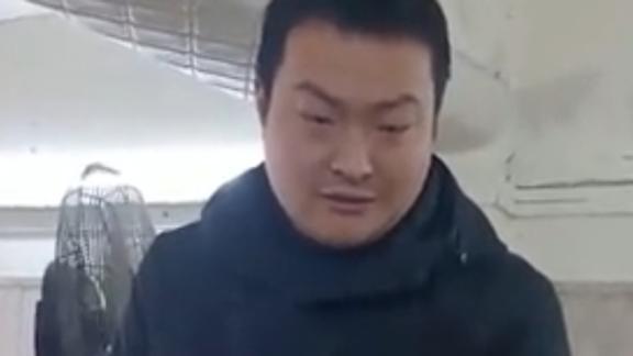 餐饮店老板用计算器盲打算账手速惊人,拍摄者:真牛!