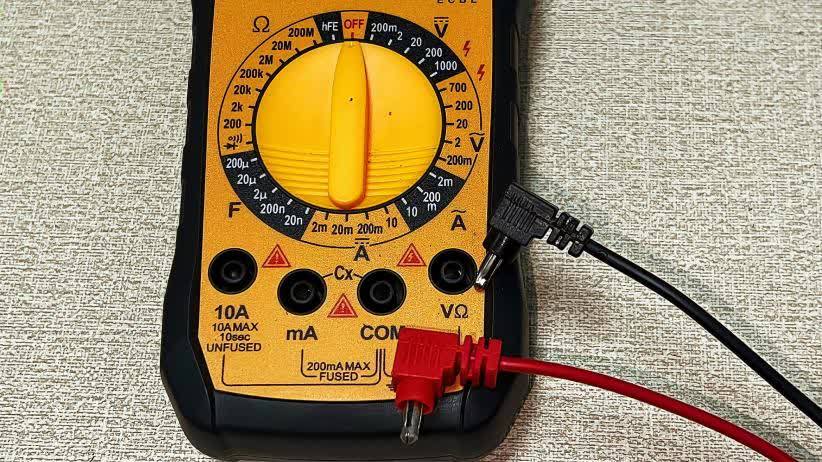 连万用表的4个插孔都分不清,不烧表才怪,看了这教程,都能学会