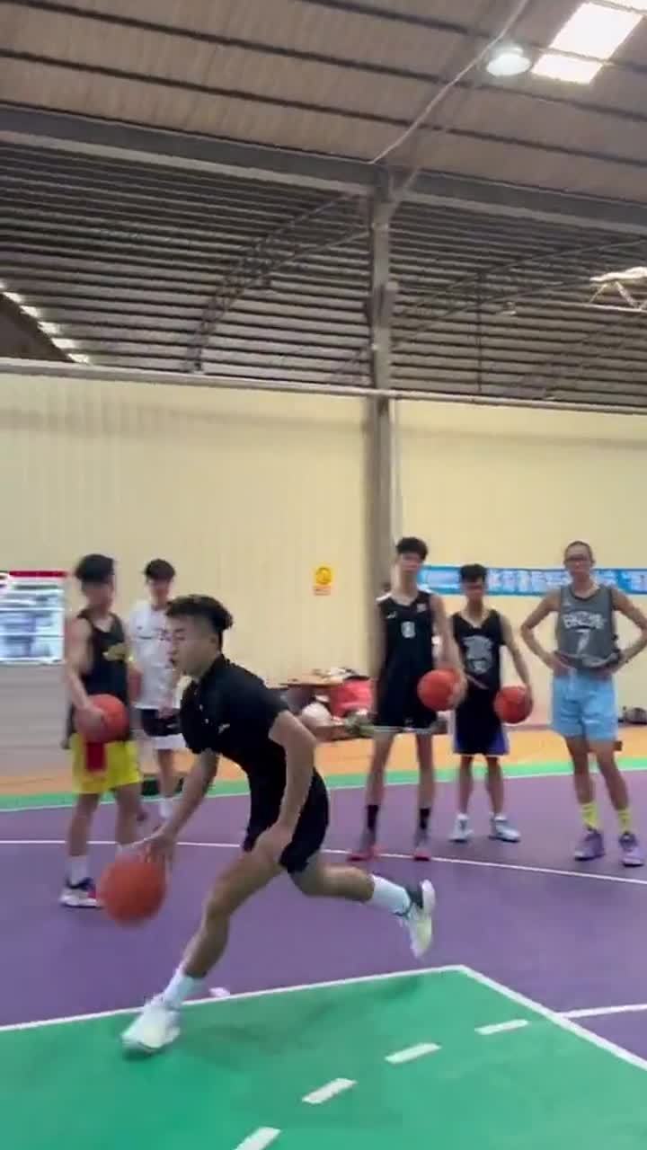 如果防守喜欢跳可以试一试这招屡试不爽!过人技巧篮球教学