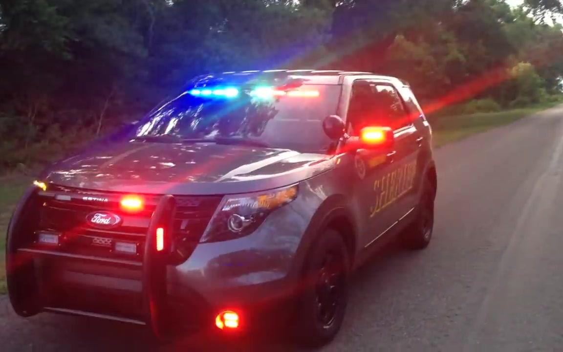 美国警车内部控制器详解(爆闪警灯+警报)!