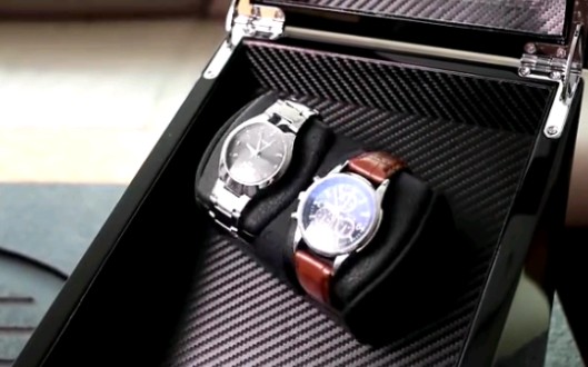 ...它们放进专用的摇表器中,摇表器不仅仅是有展示&陈列&收纳的作用,...