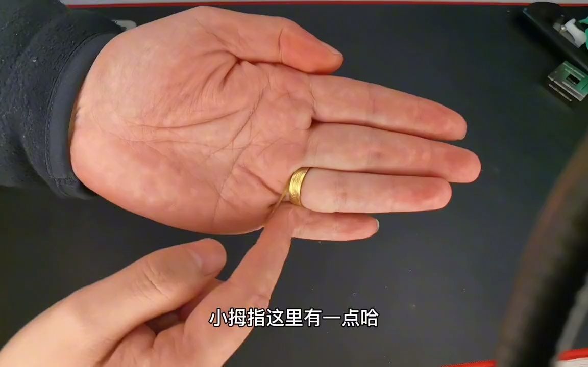 一个比较简单好玩的皮筋魔术教学来了