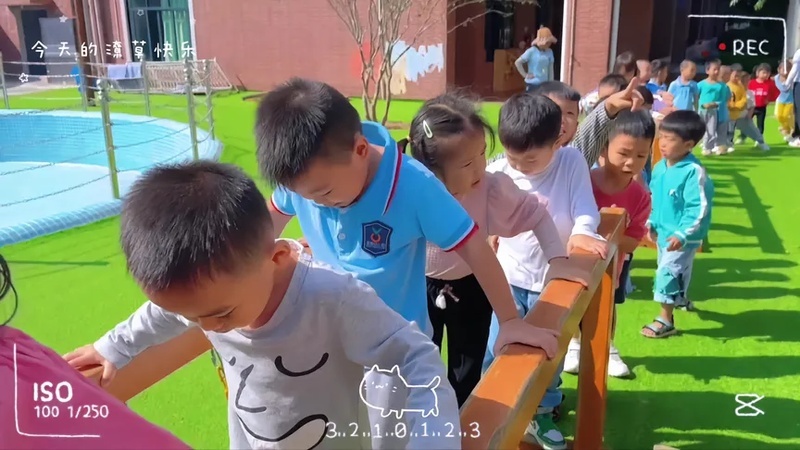 户外活动从暖暖的阳光,甜甜的互动游戏活动开始了
