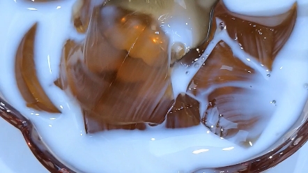 夏天吃茅根竹蔗雪梨膏,清凉降火,还可以当甜品,好吃到停不下来～