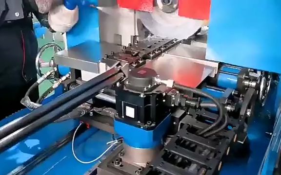 全自动上料切管机,尾料短多支锯切