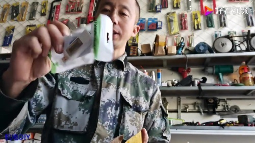 新买了个USB检测计!不光能看充电电流和电压还有其他功能呢!