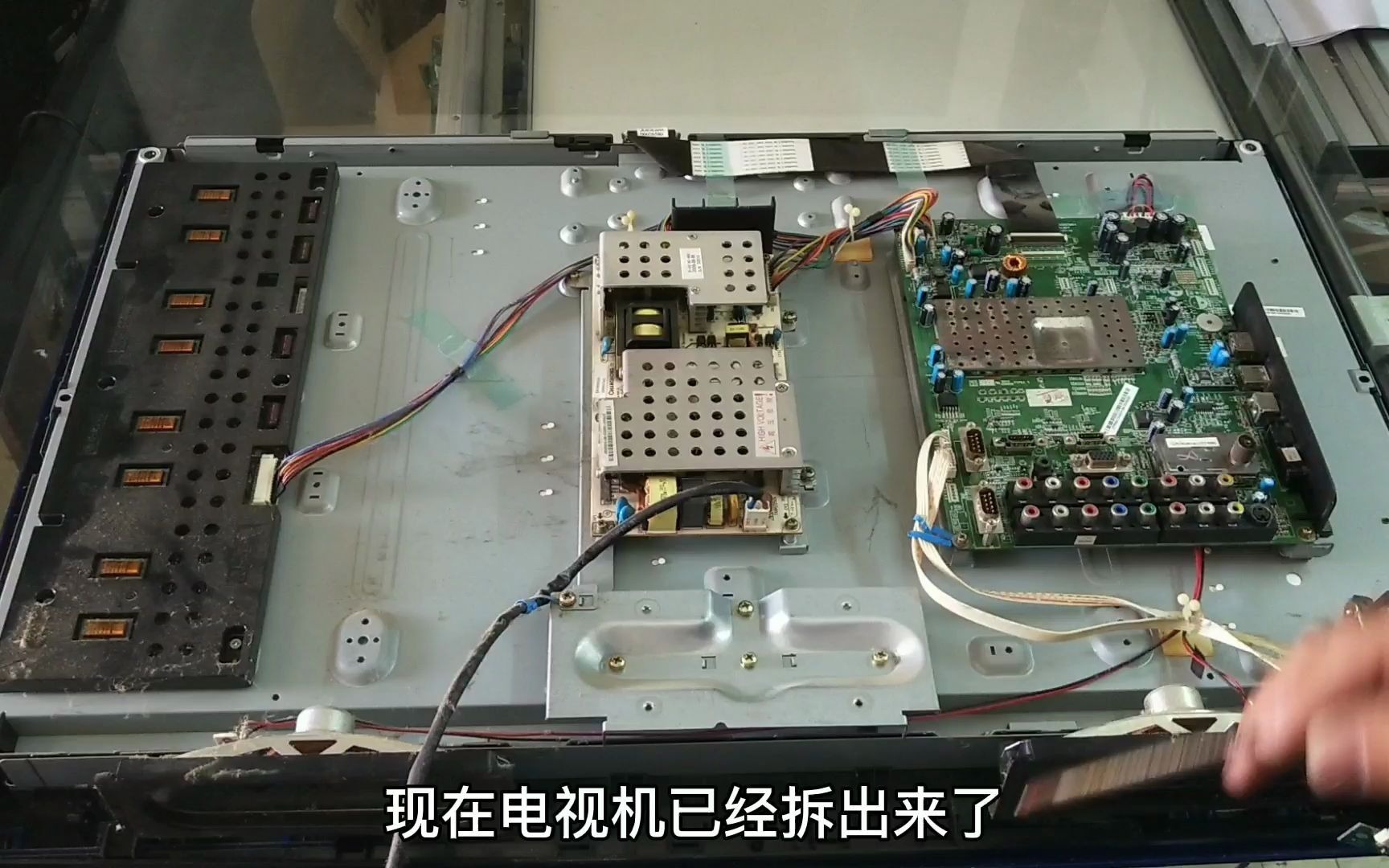 长虹液晶电视灰屏,声音正常,故障判断与修复过程