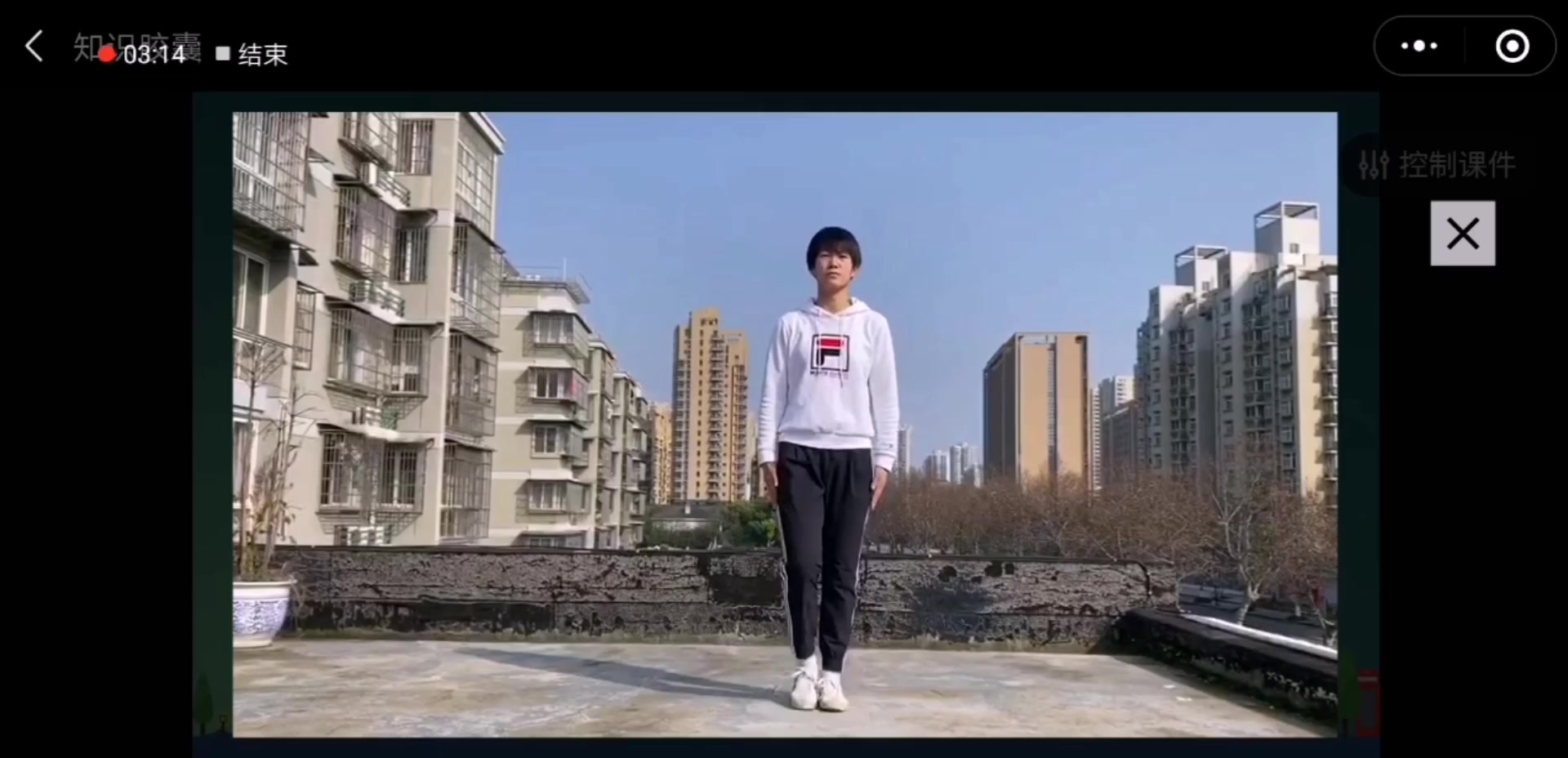 体育课3 《仰卧起坐的动作方法》