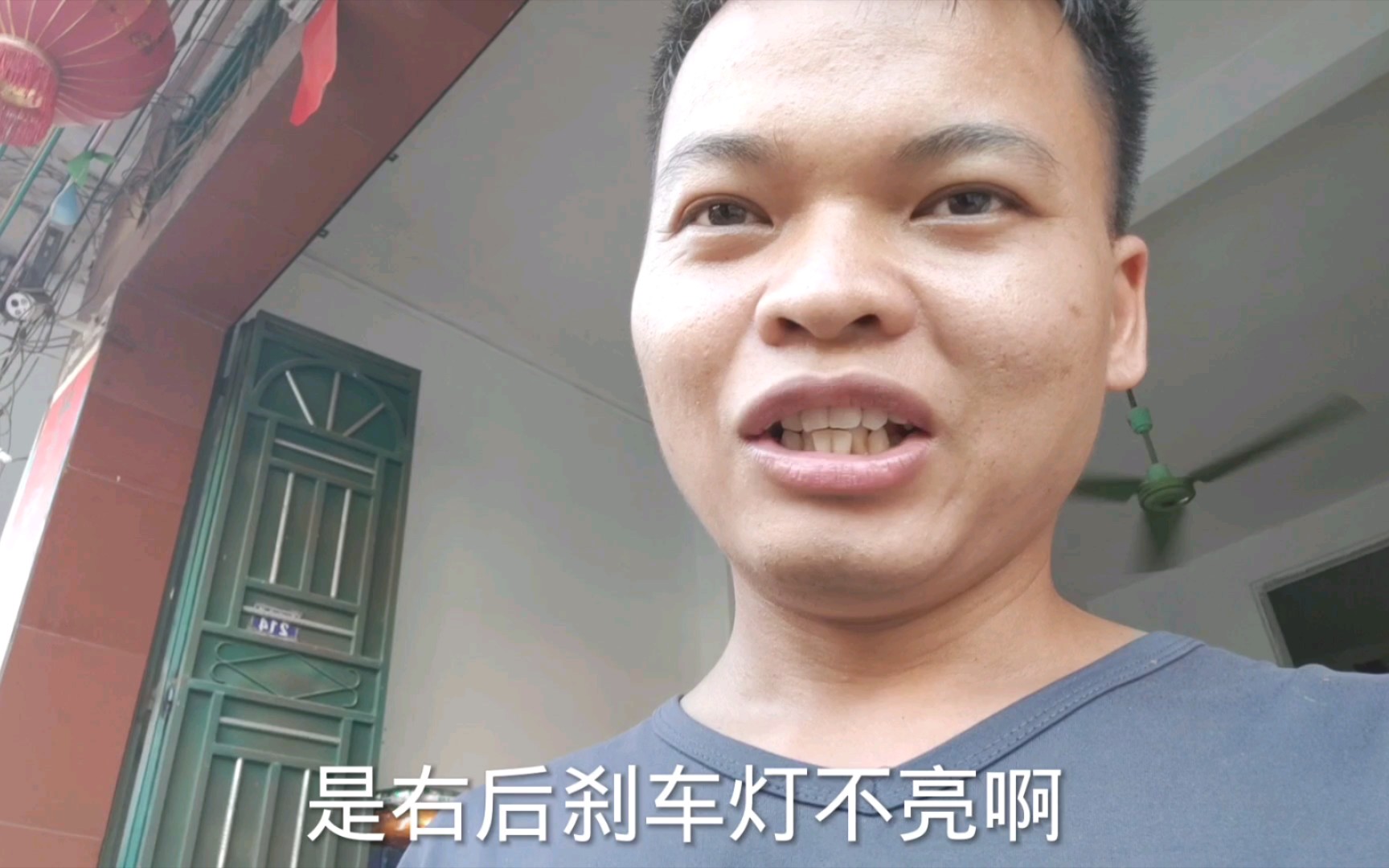 电动三轮车右后刹车灯不亮,看看啥问题